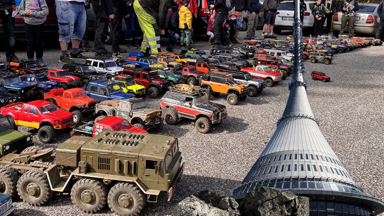 Ještěd zaplavili RC modely. Na startu se seřadilo téměř 150 expedičních ...