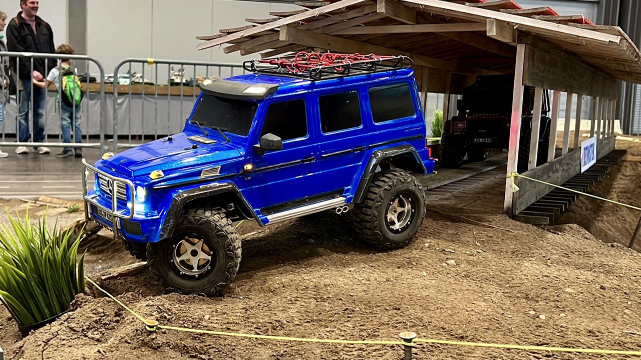 V Lipsku postavili rozmanitou dráhu pro RC modely offroad aut | Stream
