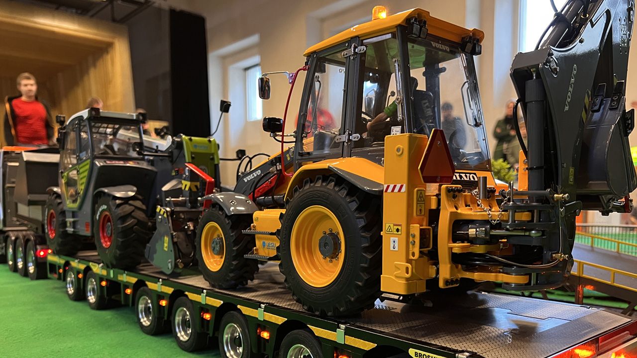 RC model | Traktorbagr Volvo BL71 | Stream