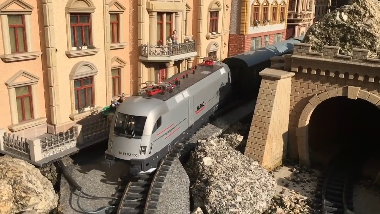 Výstava RC modelů zahradní železnice s replikaci staveb i vlaků | Stream